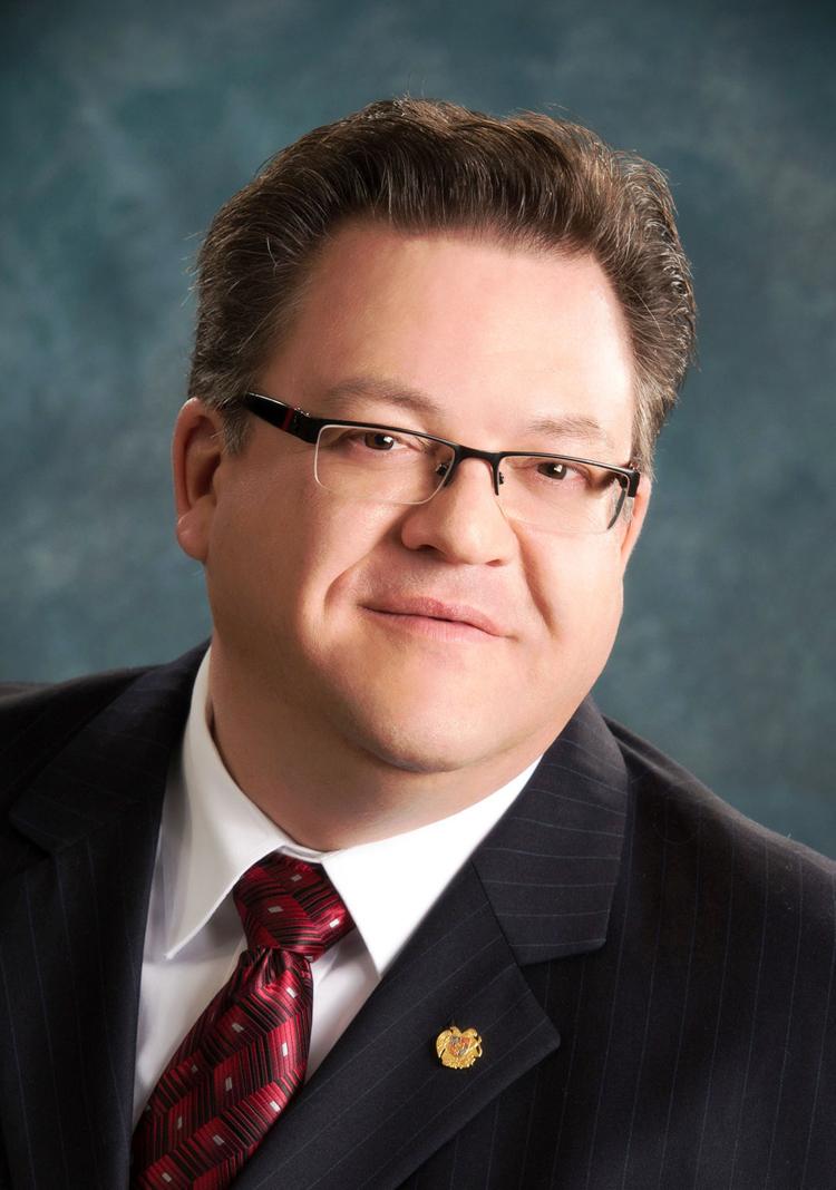 Nielsen defeats Siefert, elected circuit court judge