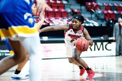 In another home victory, Taylor Hawks reaches 1,000-point milestone ...