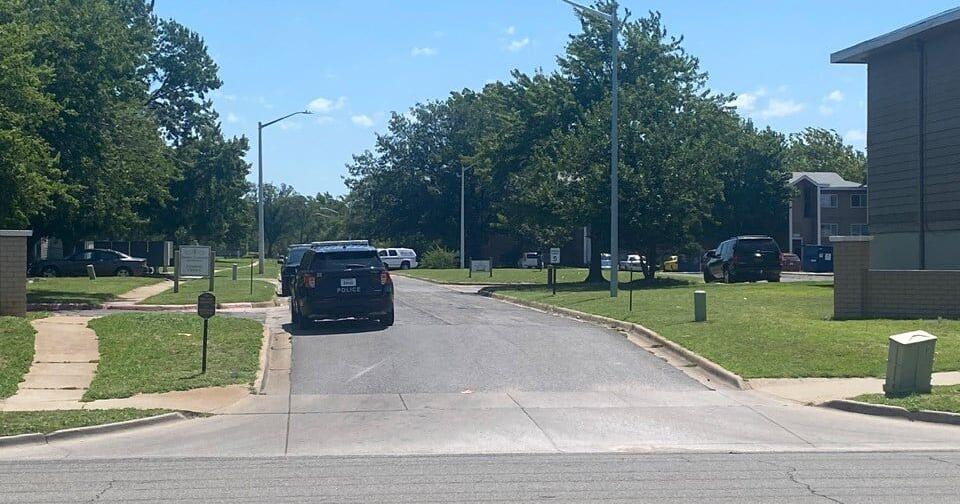 Man critically hurt in shooting at south Wichita apartment complex ...