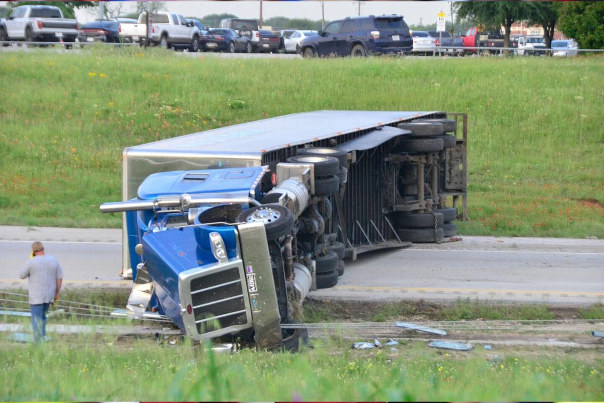 8 million dimes spill onto Texas highway after tractor-trailer ...