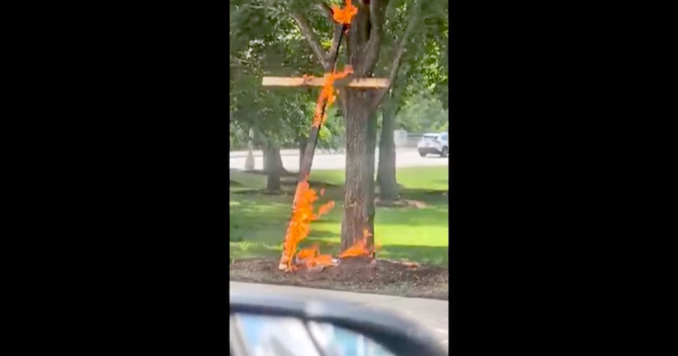 Large burning cross found in Chicago's Grant Park | News | kake.com