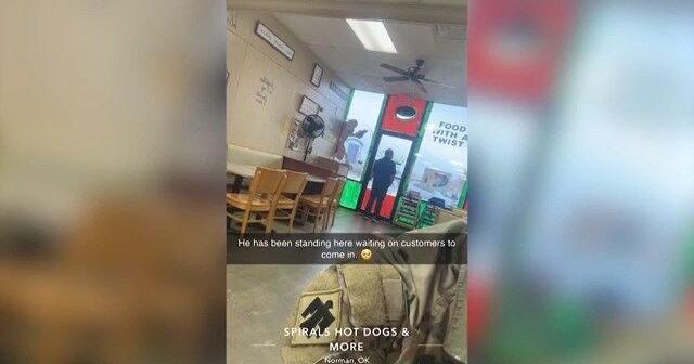 Touching photo of restaurant owner waiting for customers goes viral ...