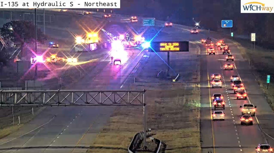 7 head of cattle killed in cattle truck crash on southbound I-135 in ...
