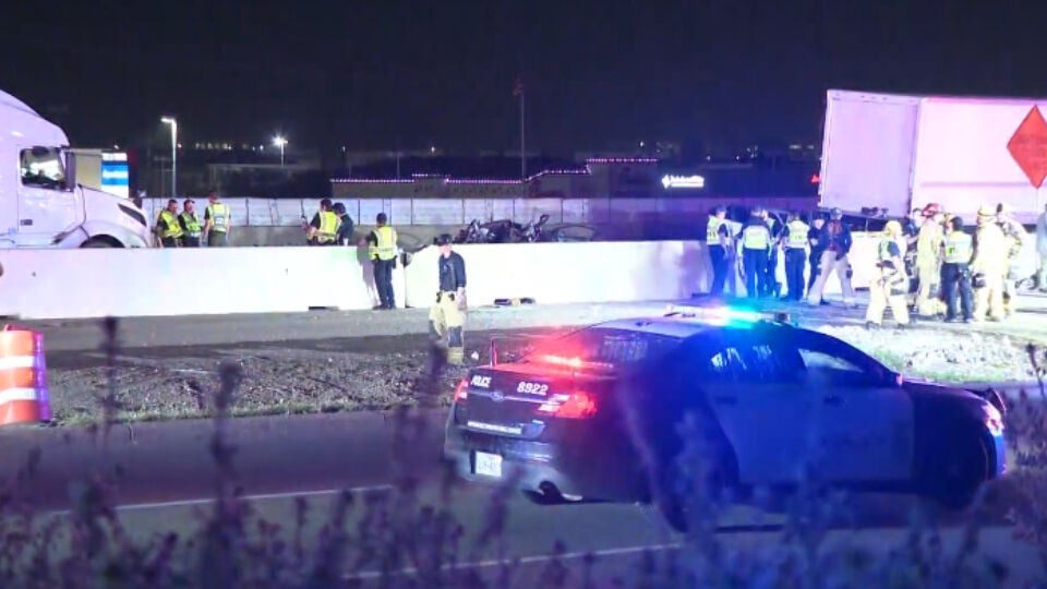 5 people dead in massive car crash involving 17 vehicles near Austin ...