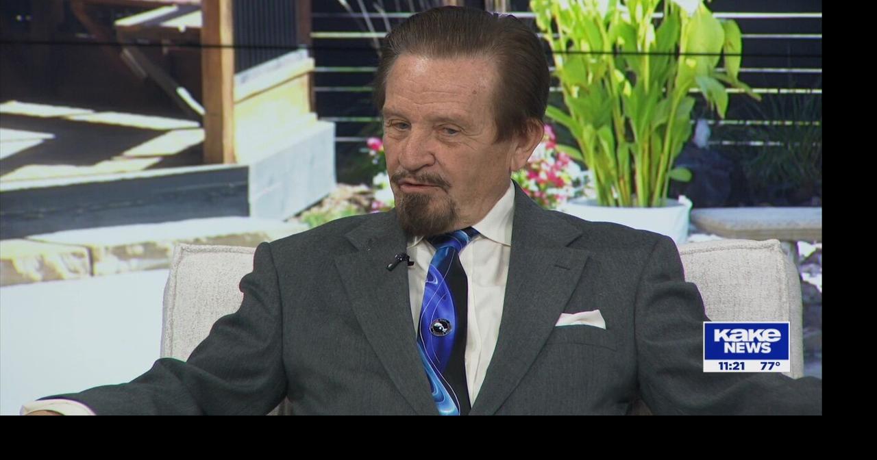 Local performer and author Tom Frye talks about his new book 'STAGES ...