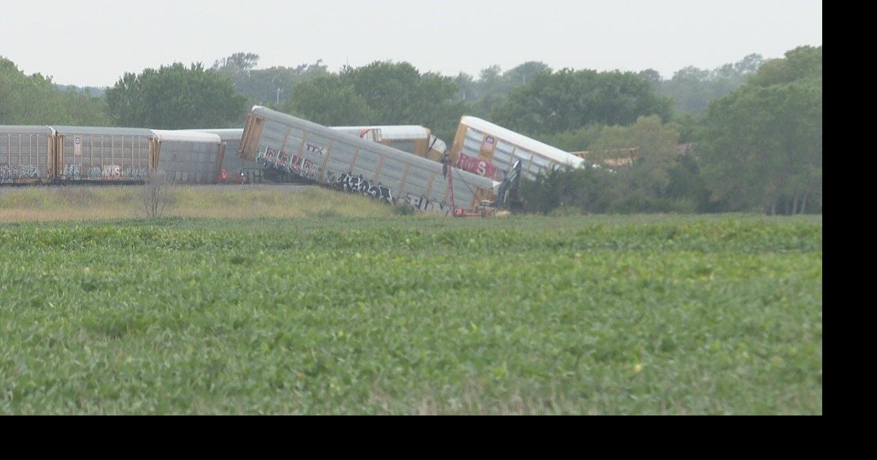 More than a dozen train cars derail in Sumner County | Stories | kake.com