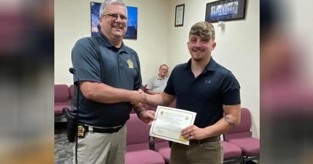 Kansas police officer helps save young girl's life | Stories | kake.com