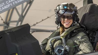 This woman is the first female Marine to pilot the F-35B combat jet ...