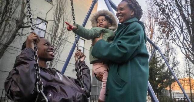 Schools are trying to get more students therapy. Not all parents are on ...