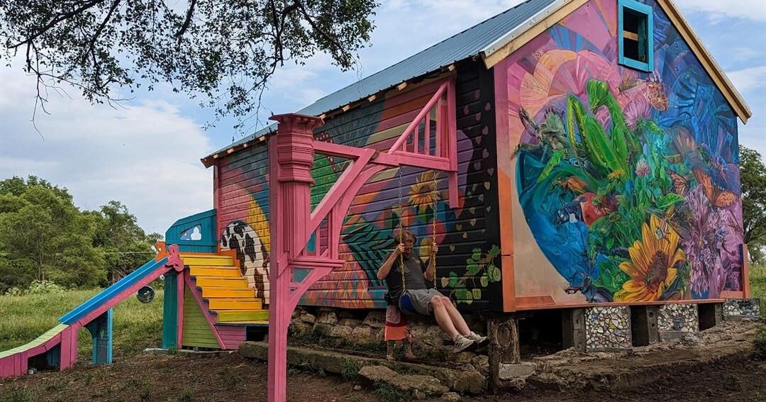 'Everyone just started painting:' Kansas family transforms century-old ...