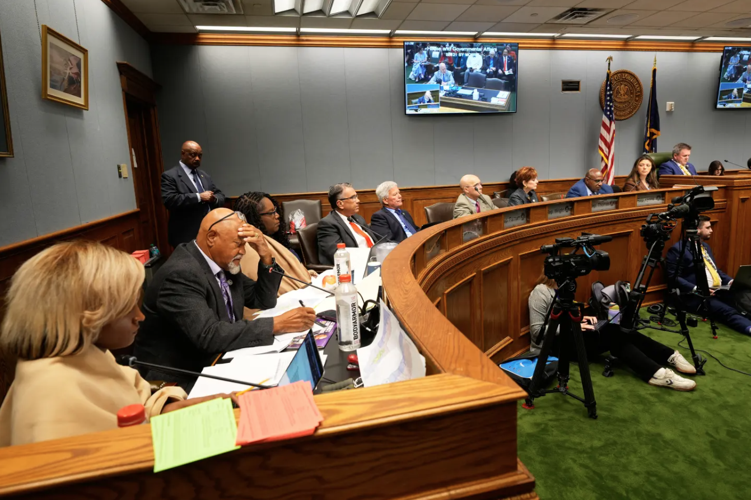 Republicans are rushing to redraw districts before midterms. Here's ...