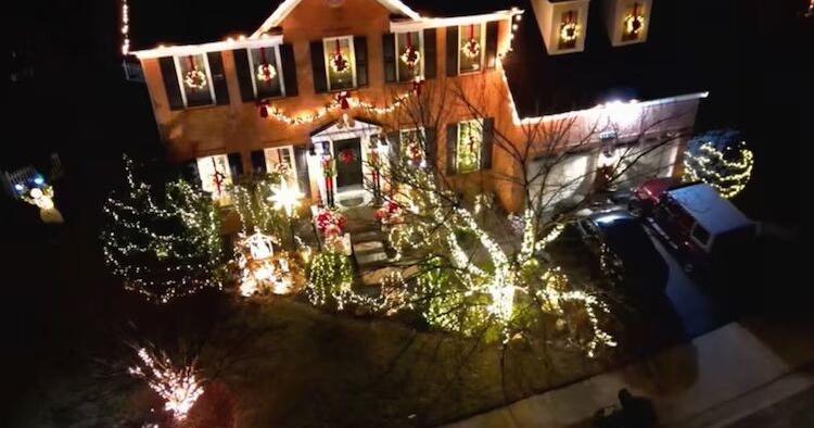 Family speaks out after getting fined by HOA for Christmas lights ...