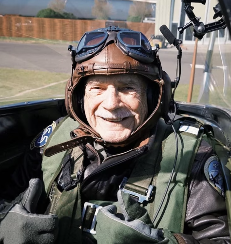 100-year-old WWII pilot takes flight in P-51 Mustang fighter plane ...