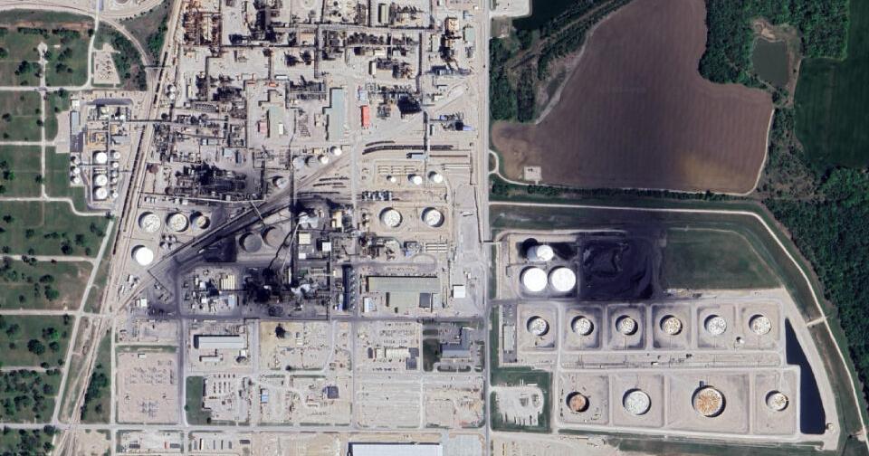 'Several' hospitalized after ammonia leak at Coffeyville refinery ...