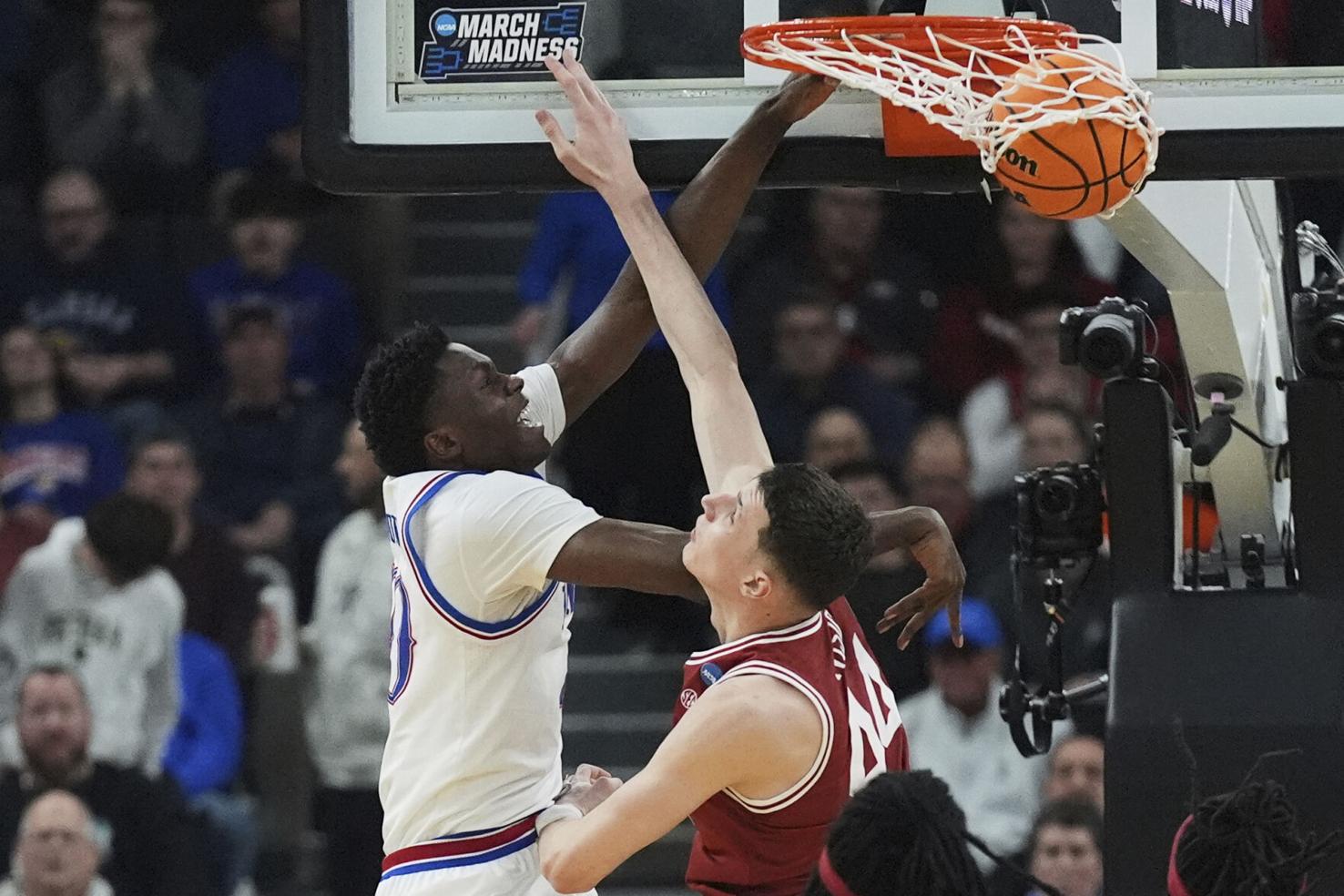 Flory Bidunga returns to KU on new deal after testing transfer portal ...