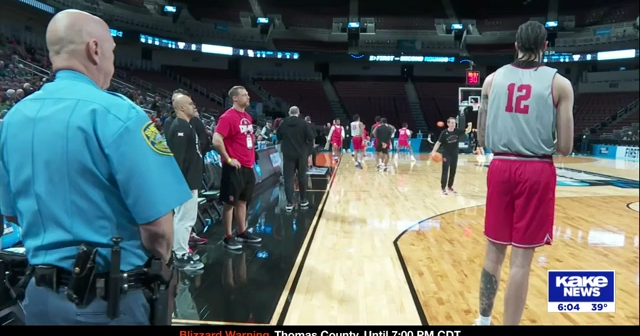 Fans brave the cold weather for a taste of March Madness | Trusted News ...