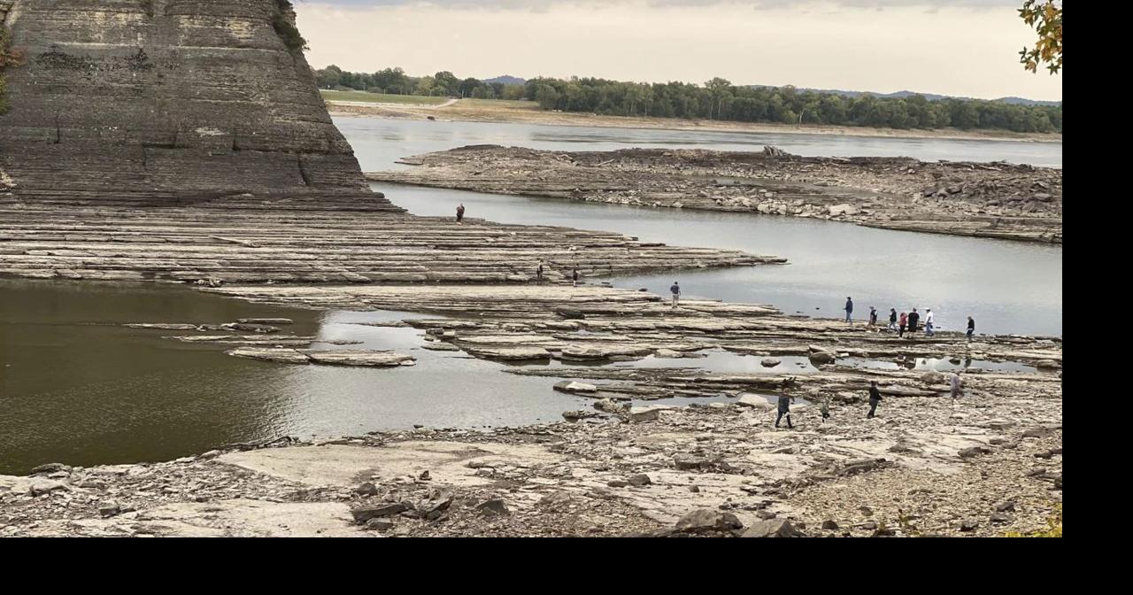 The mighty Mississippi is so low, people are walking to a unique rock ...