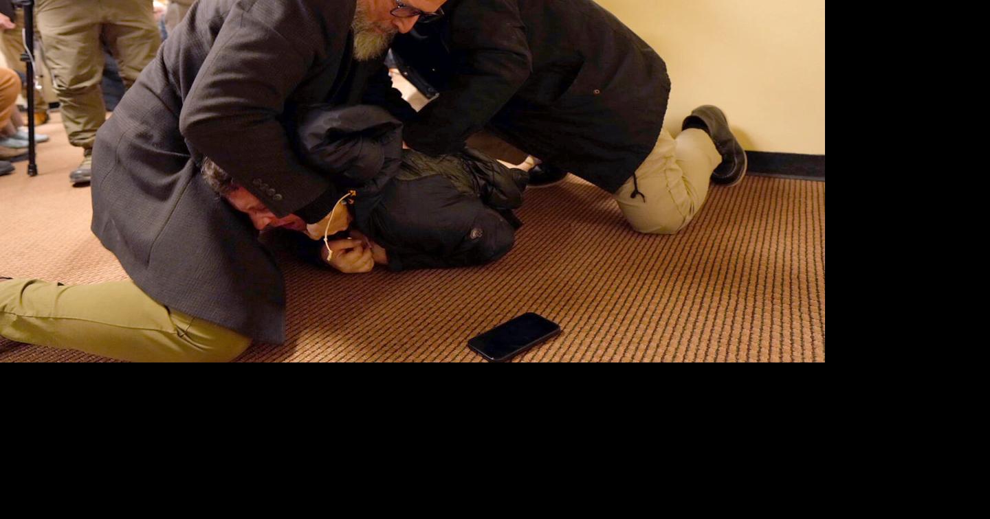 Man sprays unknown substance on Rep. Ilhan Omar and is tackled at ...