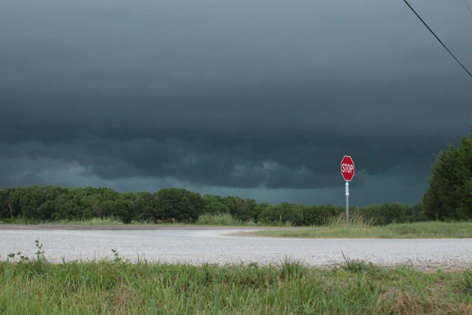 Severe weather causes loss of power, downed power lines | News | kansan.com