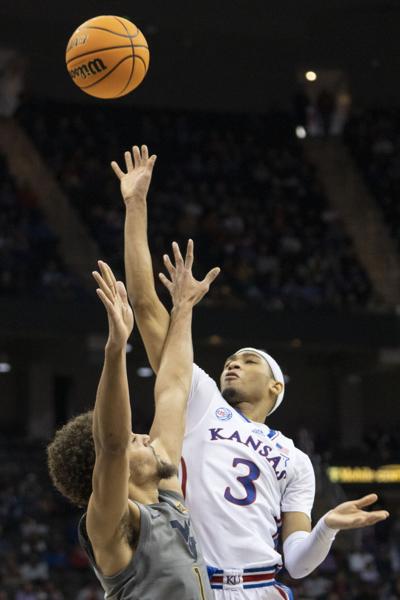 Dajuan Harris does it all in win over West Virginia | Sports | kansan.com