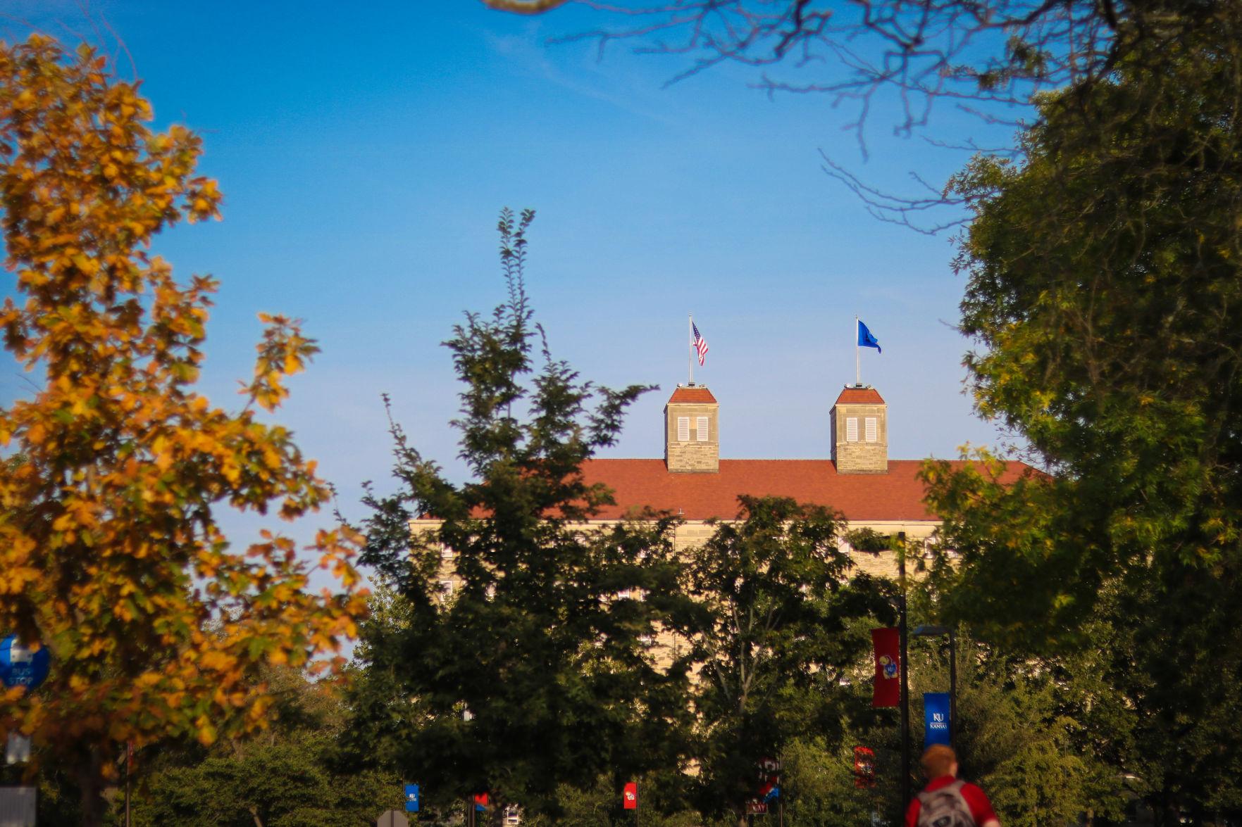 KU's purchase of Hawker Apartments brings chaos to returning students ...