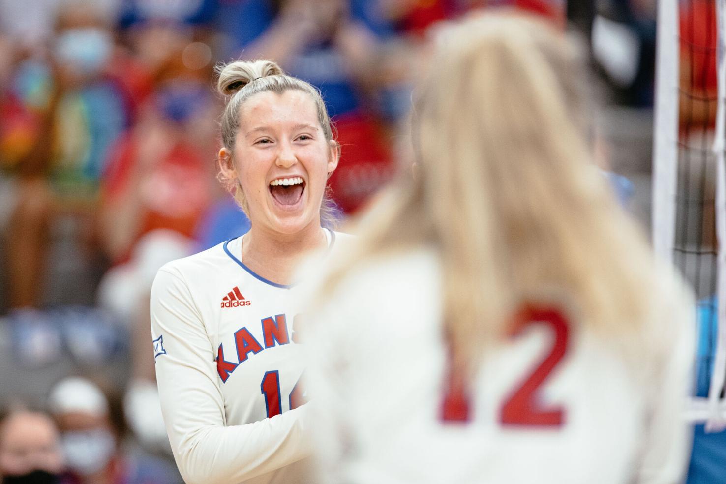 Kansas volleyball's Caroline Bien wins second straight Big 12 Rookie of ...