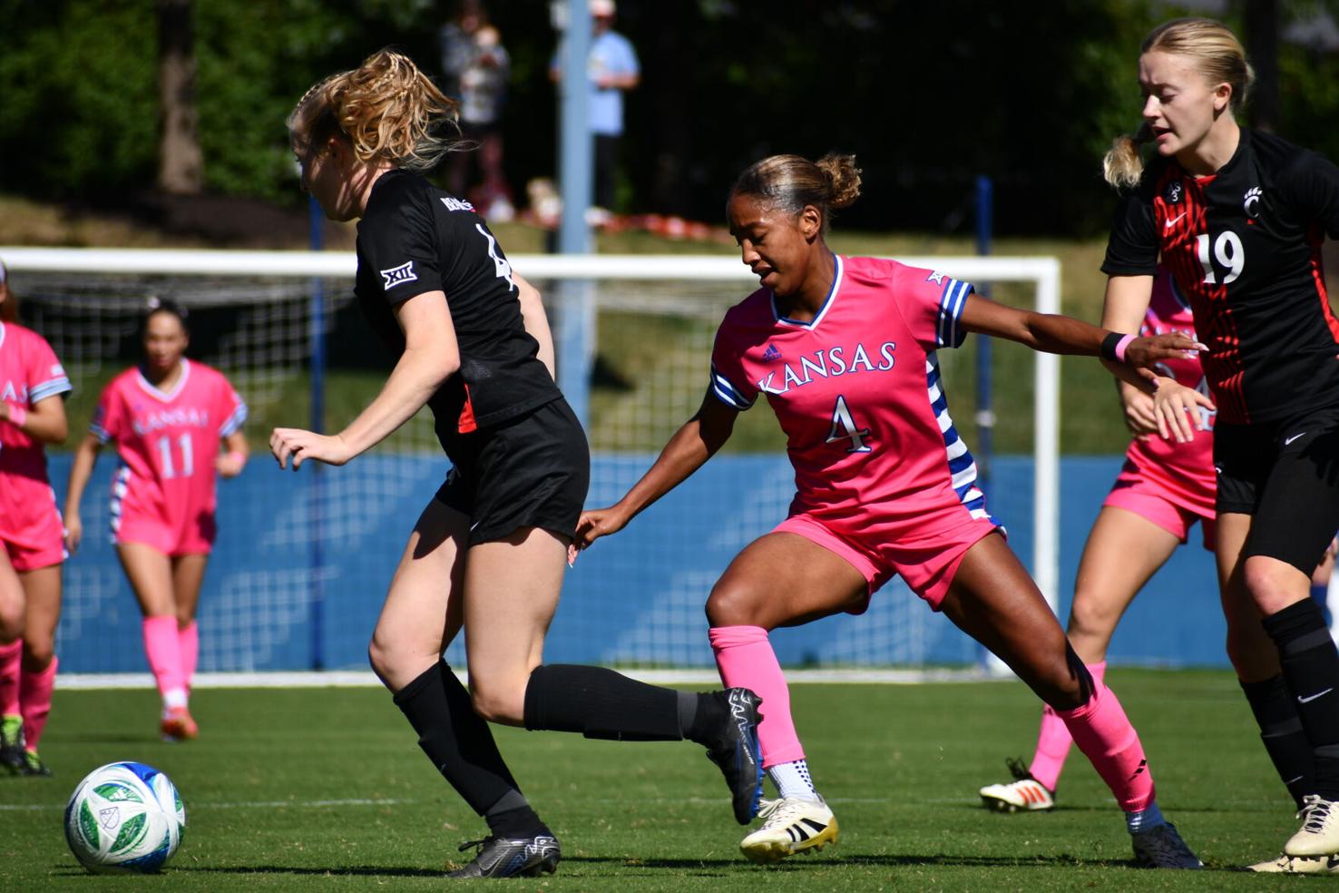 Kansas soccer wins 1-0 battle with Cincinnati | Sports | kansan.com