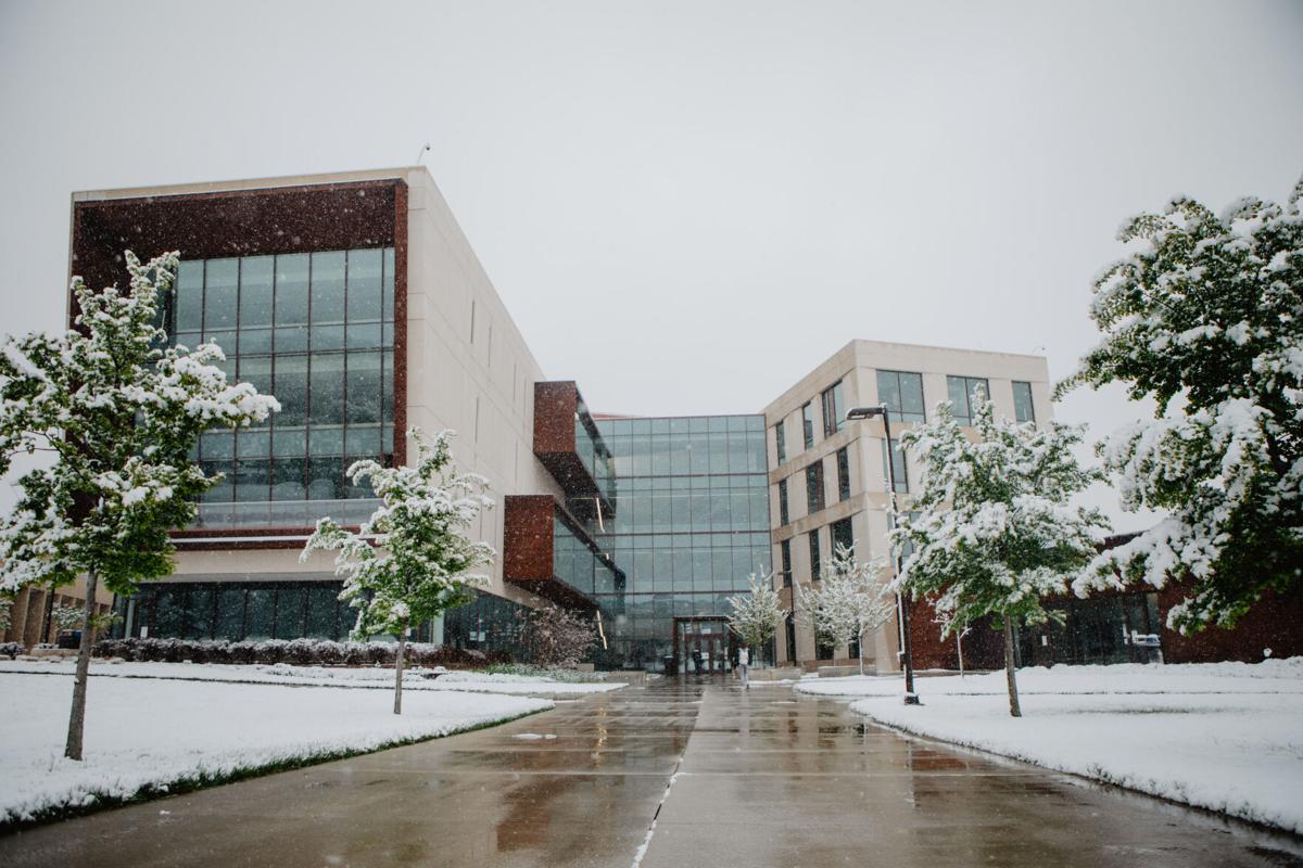 GALLERY: Snowfall in April surprises campus | Multimedia | kansan.com
