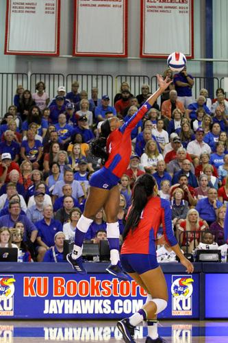 Gallery: Volleyball vs. Creighton | Gallery | kansan.com