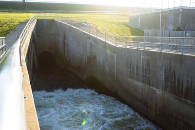 Body of 13-year-old recovered from Clinton Lake Spillway, police say ...