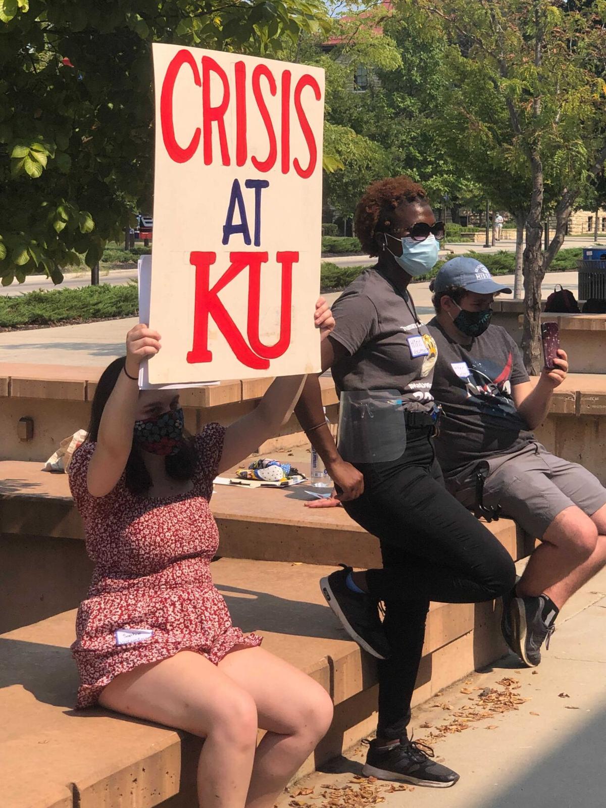 KU students protest outside Wescoe Hall for a COVID-19 vaccination ...