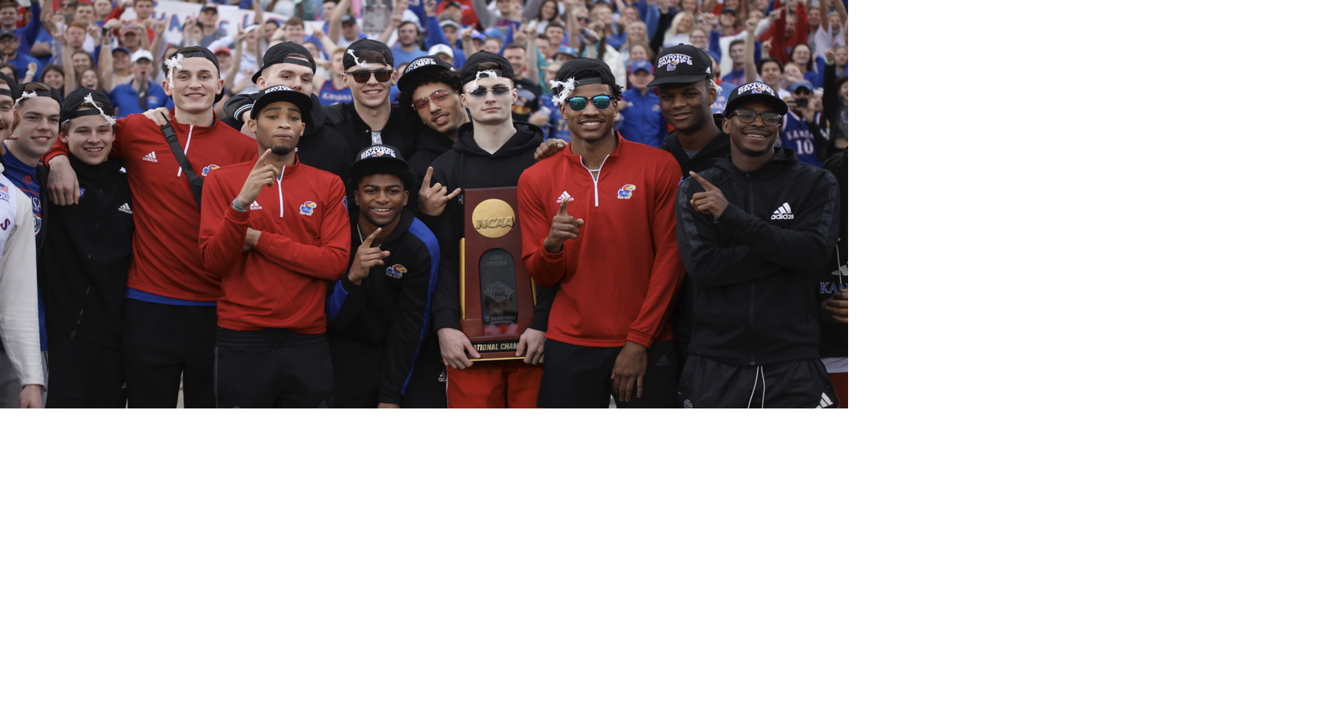 Fans welcome Jayhawks back after national championship | News | kansan.com