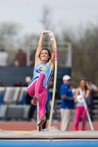 KU Relays, Women Pole Vault, Erica Ellis, Track and Field | | kansan.com