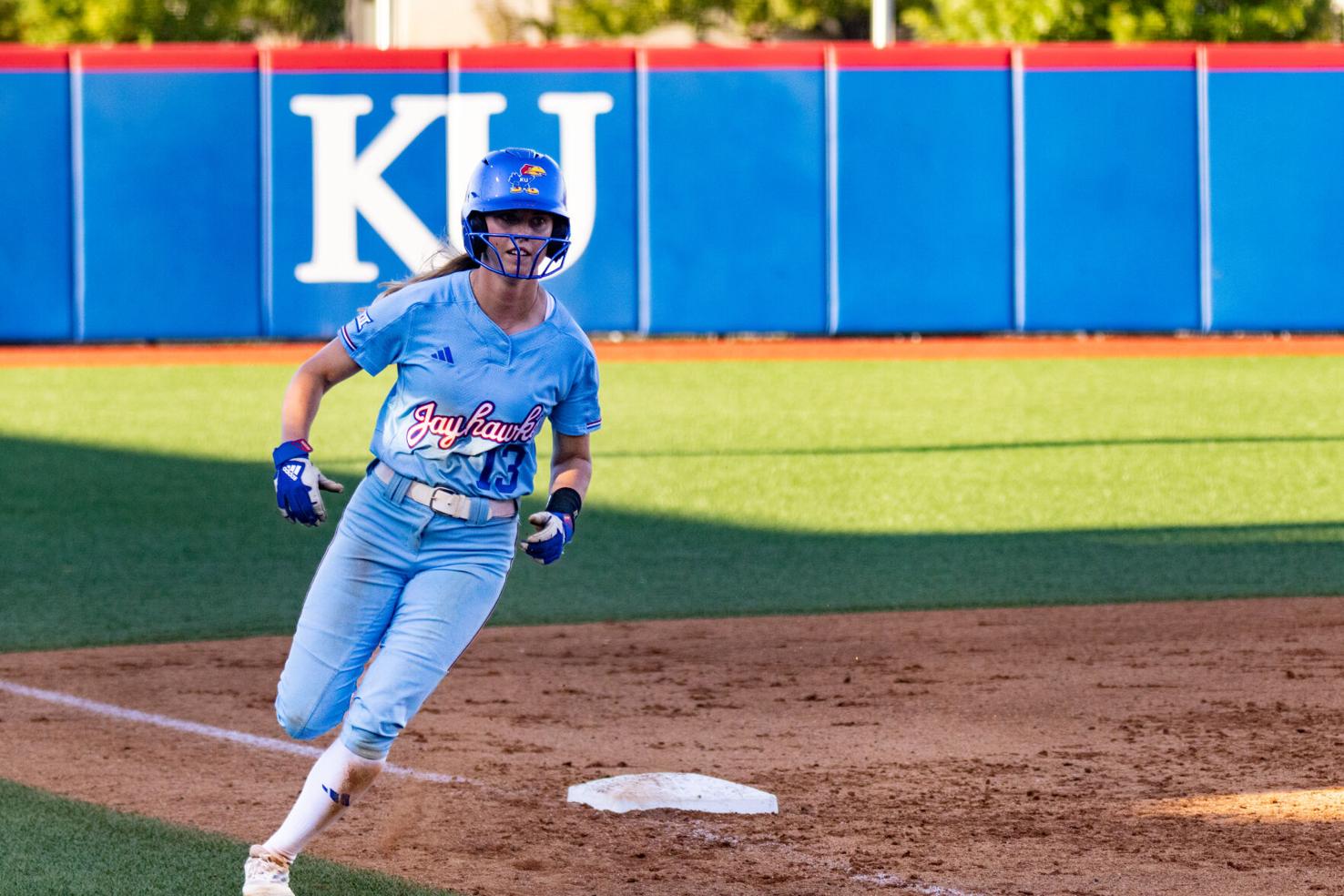 Late-inning stumble dooms Kansas softball against FAU | Sports | kansan.com