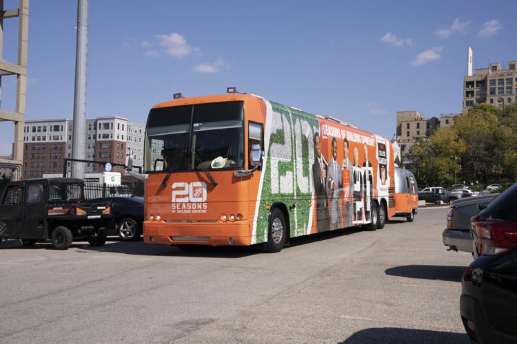 GALLERY: ESPN's College Gameday Bus Arrives at Memorial Stadium ...