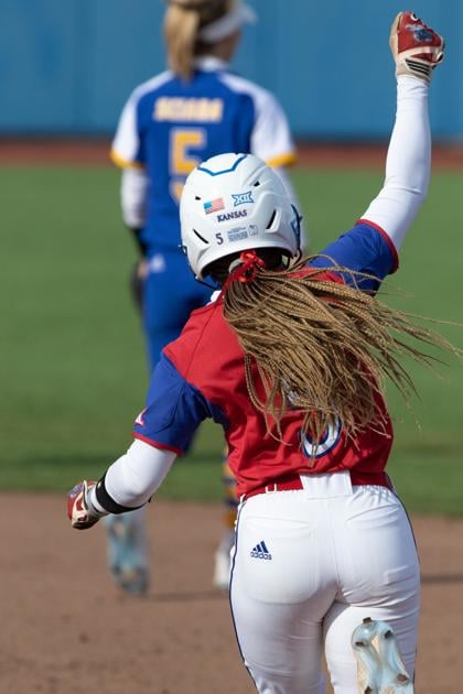 Kansas softball stays undefeated at home, sweeps Rock Chalk Challenge ...