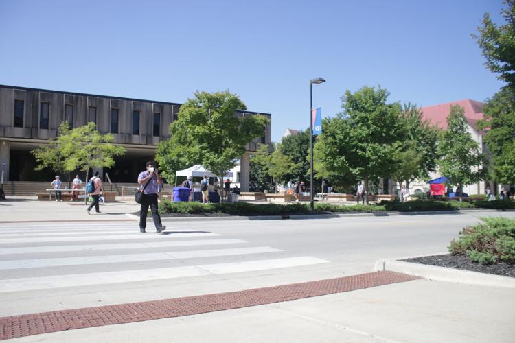 GALLERY: Students thrive on busy campus | Multimedia | kansan.com