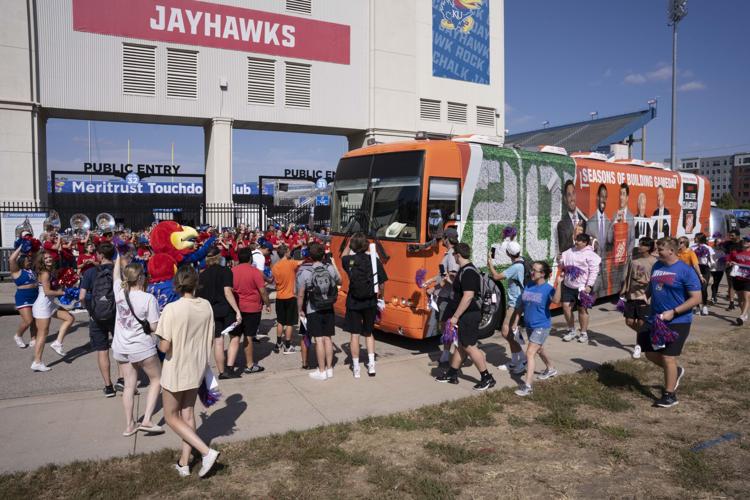 GALLERY: ESPN's College Gameday Bus Arrives at Memorial Stadium ...