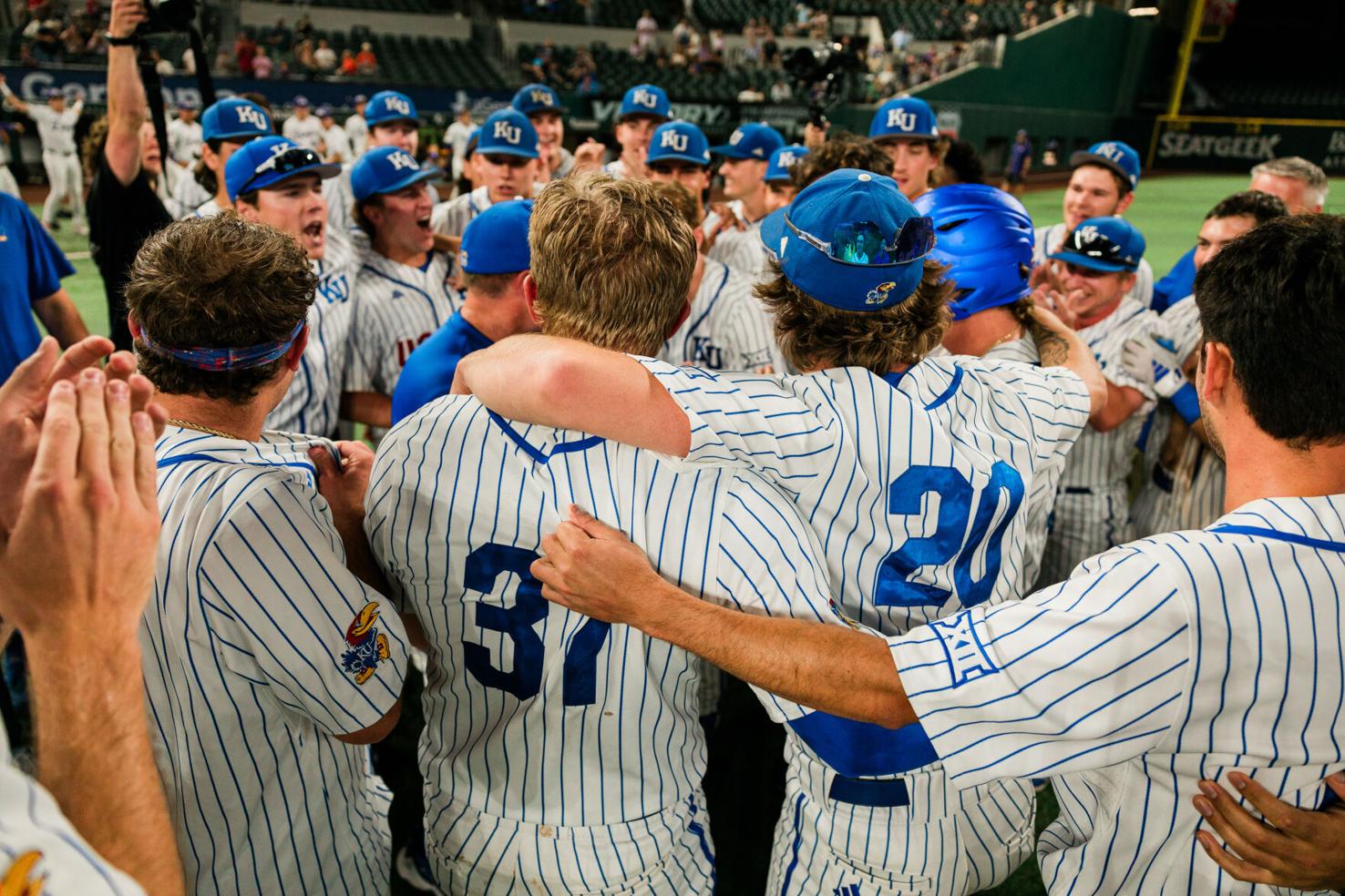 Kansas baseball falls to Minnesota on Friday night | Sports | kansan.com
