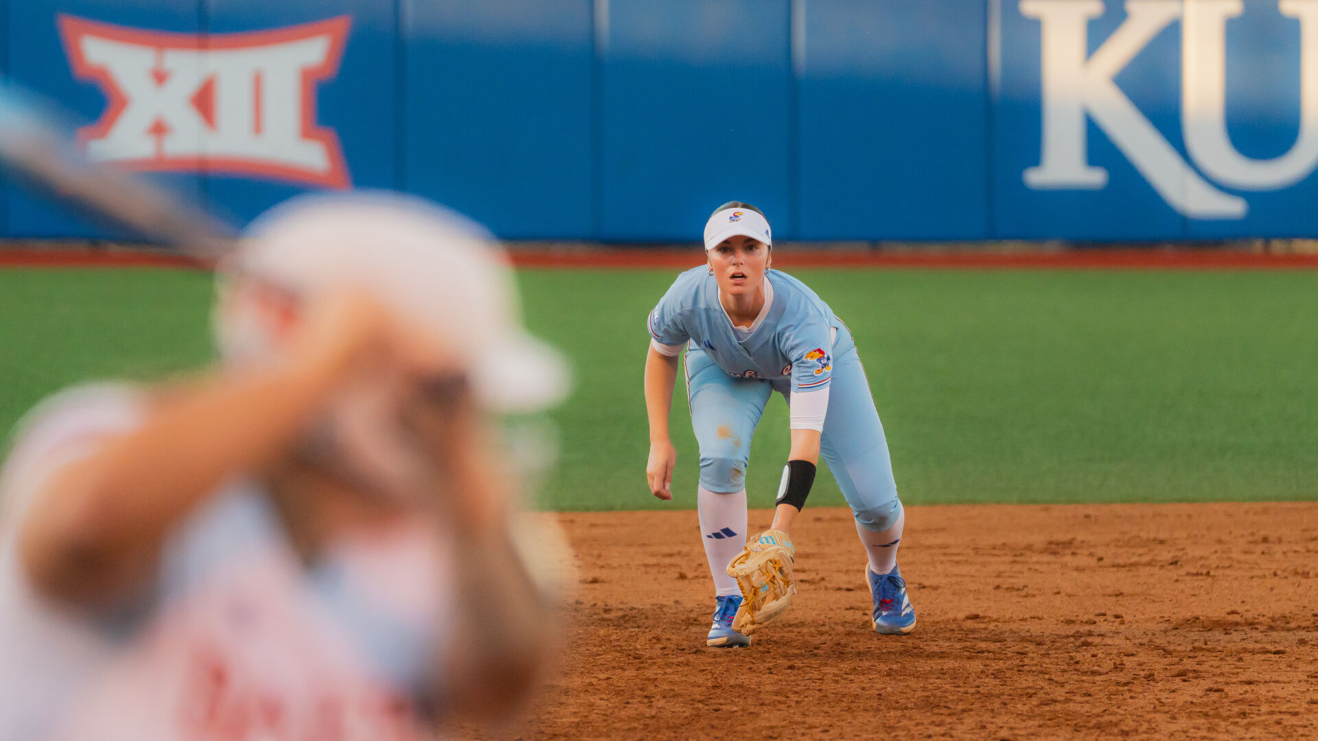 Cripe homers twice, Kansas softball beats FGCU | Sports | kansan.com