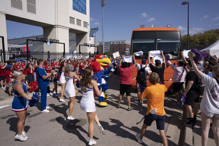 GALLERY: ESPN's College Gameday Bus Arrives at Memorial Stadium ...