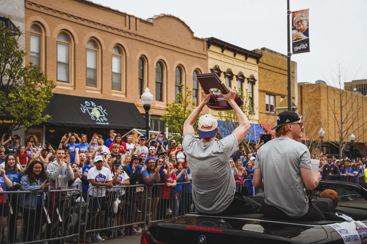 Fans gather for KU basketball parade on Mass Street | News | kansan.com