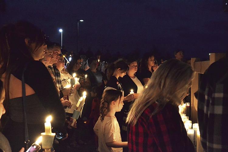 Community comes together for Anna Circle victims at vigil | News ...