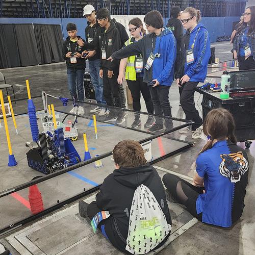 Kingman Academy of Learning Roaring Robotics attends FIRST World Championship again | | kdminer.com