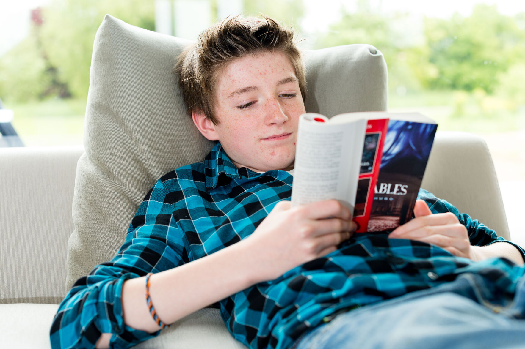 Why it matters that teens are reading less | Features | kdminer.com