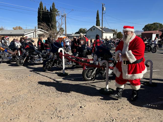 Desert Road Riders Toy Run brings out hundreds of riders, families ...