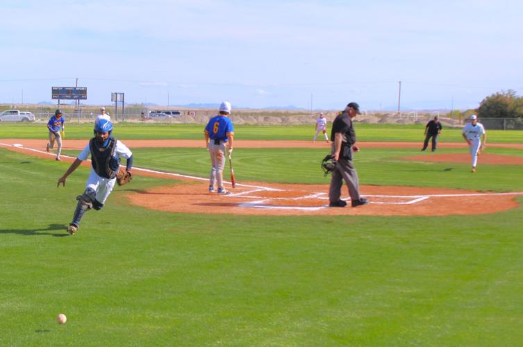Baseball | Bulldogs start region play with a win | Sports | kdminer.com