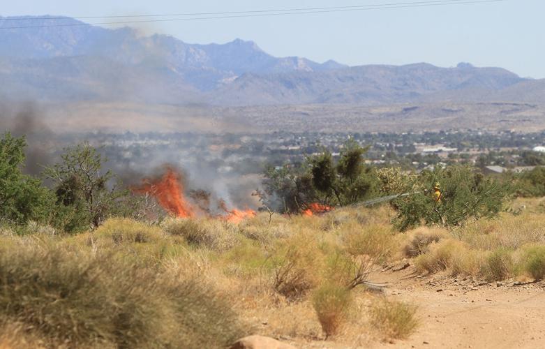 Wildfire 10 miles north of Kingman burning 831 ares, 100 contained ...