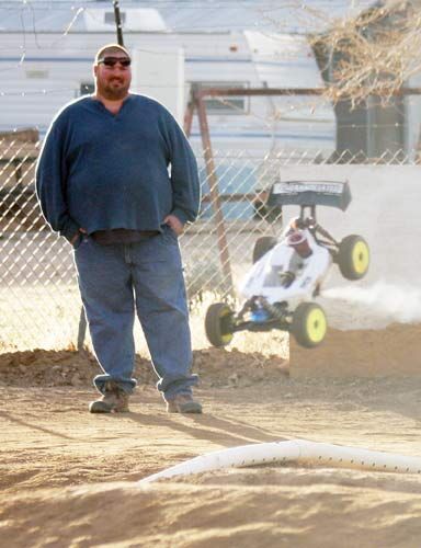 Photo: Giant man or tiny car? | | kdminer.com