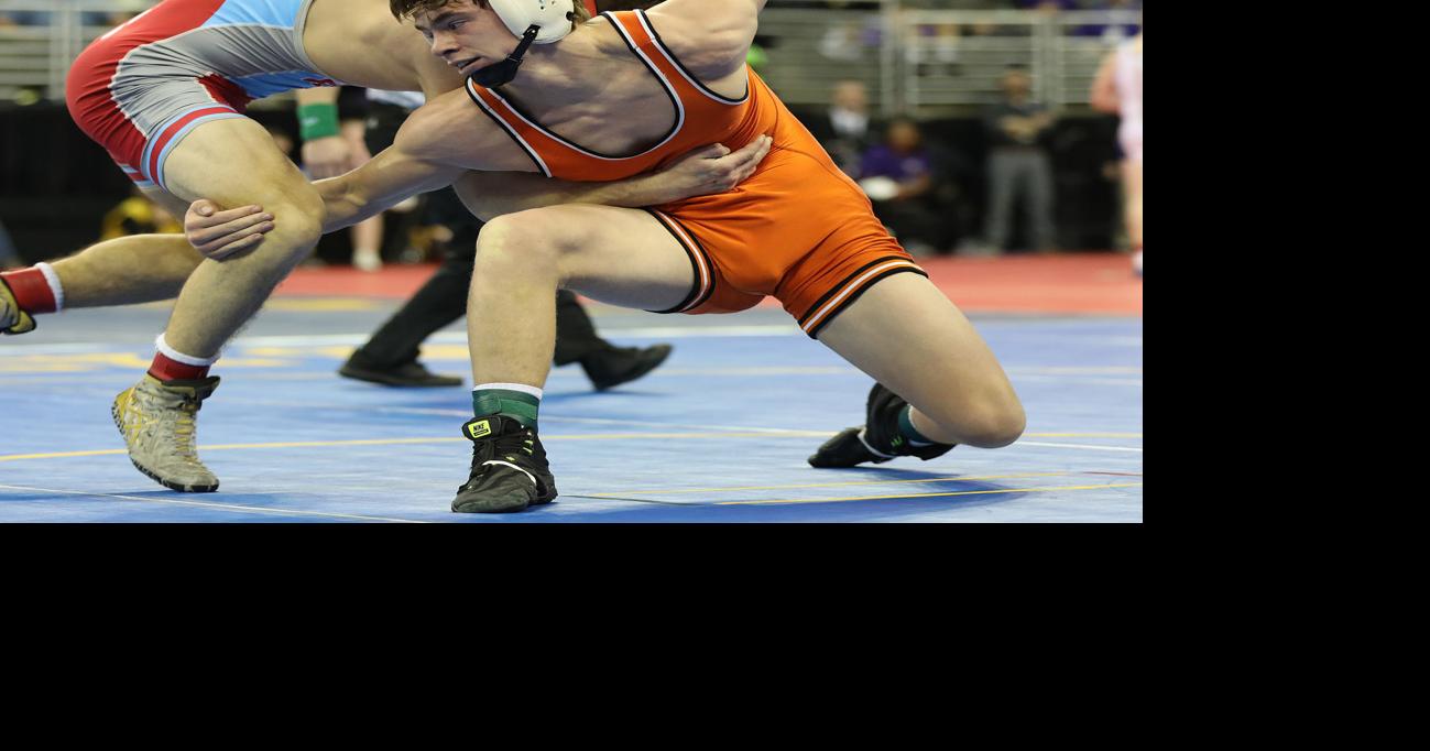 Lexington wrestlers Trystan Berry, Riley Kopf advance to finals